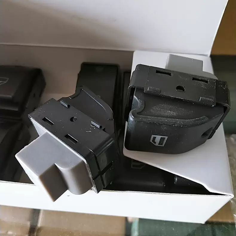 Кнопка переключателя подъёма/опускания стёкол автомобиля Sinotruk HOWO ...