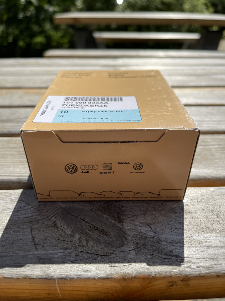 Комплект свечей зажигания VAG (VW/Audi/Skoda/Seat) 101000033AA - купить ...