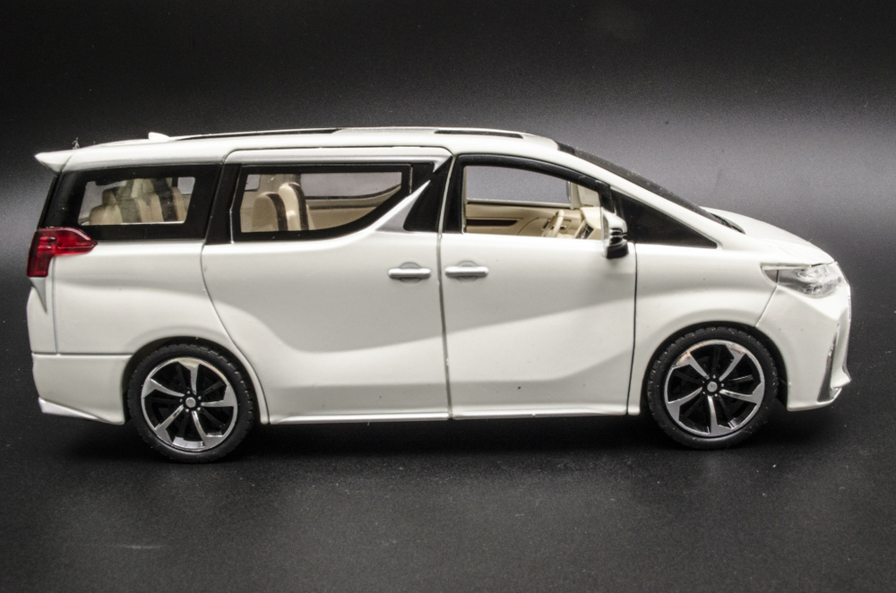 Lexus LM 300h коллекционная металлическая инерционная машинка, модель 1:24 21см ЛЕКСУС с ...