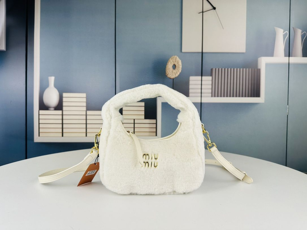 Сумка на плечо кросс боди Miu Miu купить с доставкой по выгодным