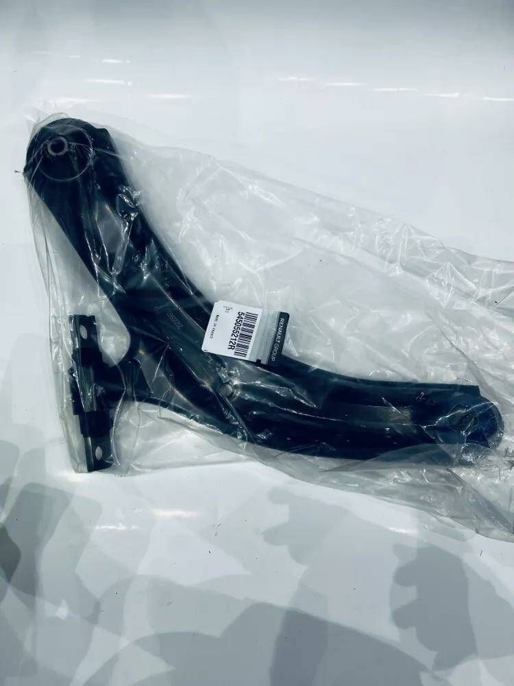 Левый рычаг передней нижней подвески 545055212R Renault Koleos, Nissan ...