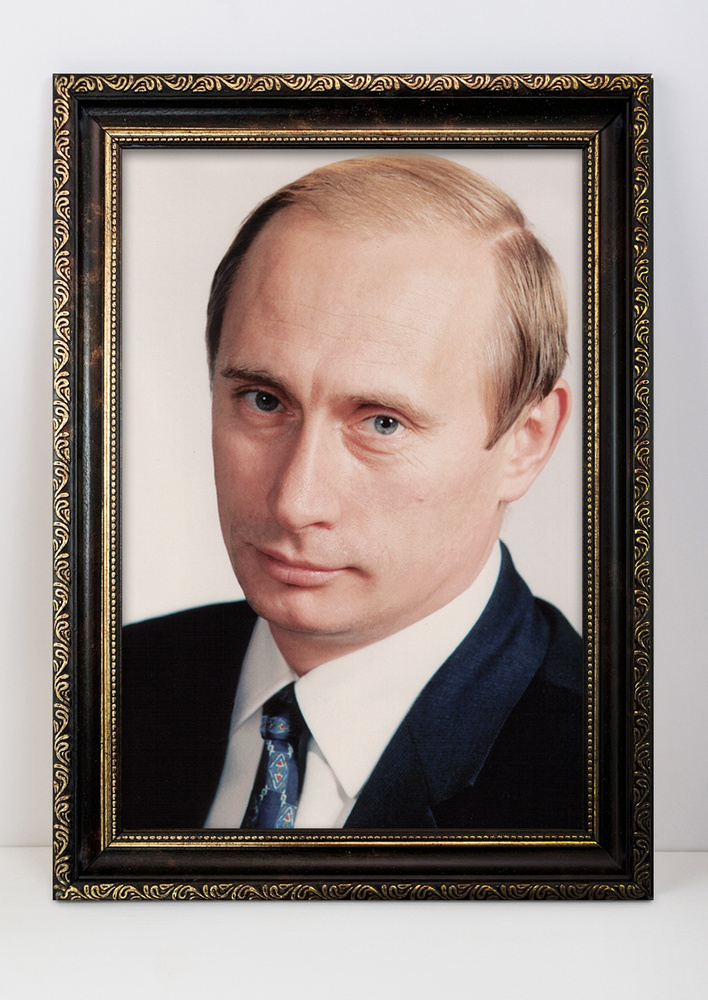 Портрет Владимира Путина в багетной темно коричневой рамке А 4 21x30 см купить по низкой