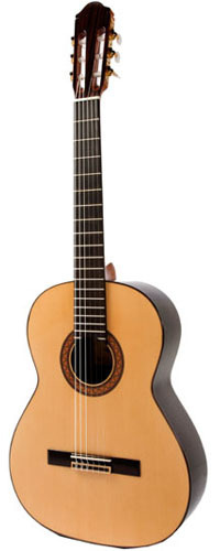 Классическая гитара Raimundo 130 Spruce, Обечайки из массива палисандра и ламинированная нижняя ...