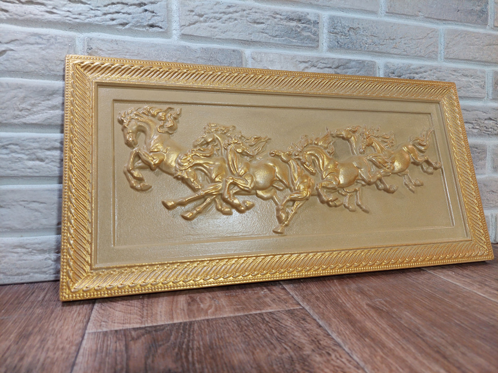 Панно интерьерное из гипса окрашенно в замес покрыто акриловым лаком установленно надежных